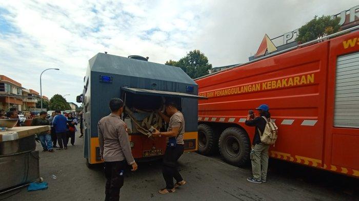 Mobil Damkar Padamkan Api di 5 Perusahaan Kawasan Komplek PT Union ...