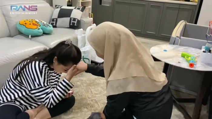 Nagita Slavina Menolak Sus Rini Cium Tangannya saat Pamit Pulang Kampung - Tribunbatam.id