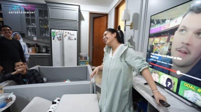 Nagita Slavina Ketawa Lihat Wajah Raffi Ahmad dan Rafathar di YouTube Luar Negeri - Tribunbatam.id