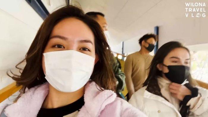 Natasha Wilona Antusias Naik Roller Coaster Tercuram di Dunia - Tribunbatam.id