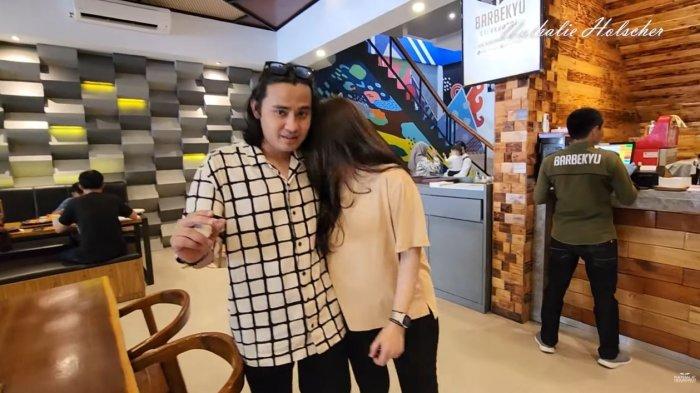 Nathalie Holscher Tiba-Tiba Cium Bahu Ilham Yogi usai Obrolkan Rencana Jumlah Anak - Tribunbatam.id