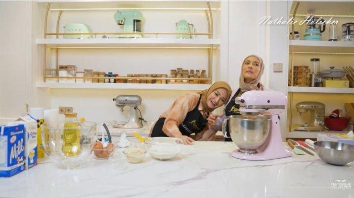 Nathalie Holscher Tersenyum Malu saat Dipuji Cantik dengan Najla Farid Bisyir - Tribunbatam.id