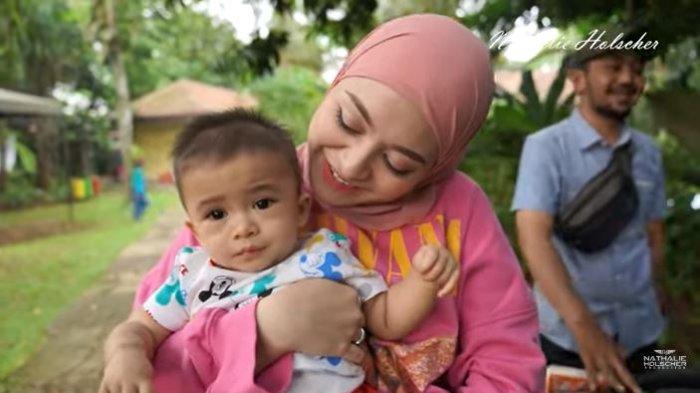 Nathalie Holscher Tak Mau Minta-minta ke Sule untuk Penuhi Kebutuhan Adzam - Tribunbatam.id