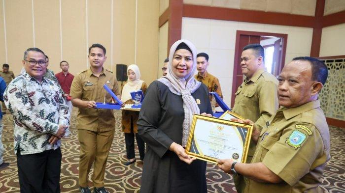 Pemkab Anambas Terima Penghargaan Keterbukaan Informasi Publik 2024, Peringkat 2 se-Kepri ...