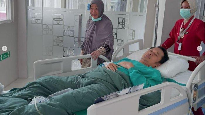 Hanung Bramantyo Alami Patah Kaki usai Ketiban Moge di Kediamannya ...