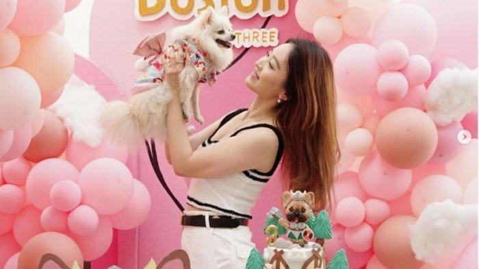 Natasha Wilona Temani Anjing Kesayangan ke Pesta Ulang Tahun Hewan - Tribunbatam.id
