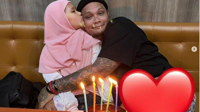 Virgoun Dapatkan Kejutan Ulang Tahun dari Anaknya yang Buat Warganet Terharu - Tribunbatam.id