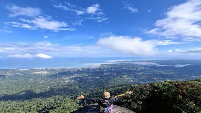 Pesona Gunung Ranai Natuna, Destinasi Wisata HITS di Provinsi Kepri ...