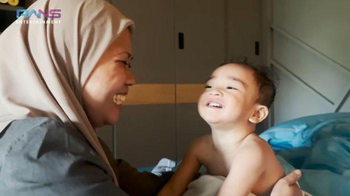 Rayyanza Langsung Tersenyum dan Panggil Sus Rini yang Kembali Bekerja - Tribunbatam.id