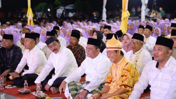 Masyarakat Karimun Hadiri Tabligh Akbar Maulid Nabi Muhammad SAW Bersama Gubernur Ansar Ahmad ...