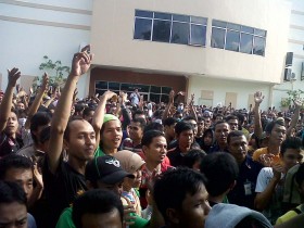 Ribuan Pekerja Ghim Li Tolak Pemotongan Gaji - Tribunbatam.id