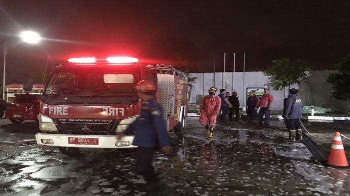 PARIT Perum Kartini Raya Batam Dialiri Pertamax, Polisi Minta Warga tak ...