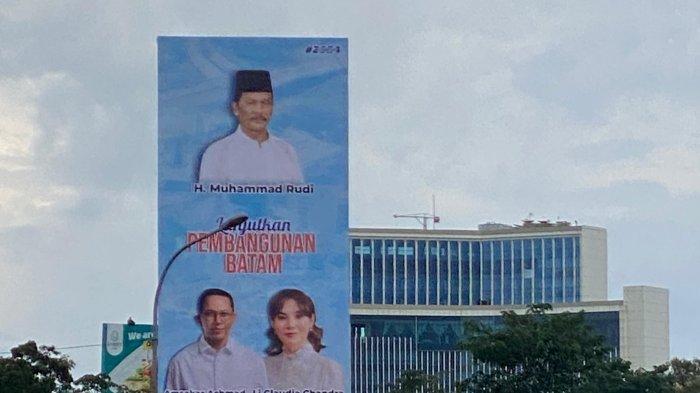 Spanduk Dukungan Terpasang, HMR Titip Pembangunan Batam ke Amsakar - Li ...