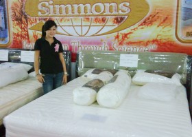 Ada Pameran Simmons Spring Bed di Nagoya Hill - Tribunbatam.id