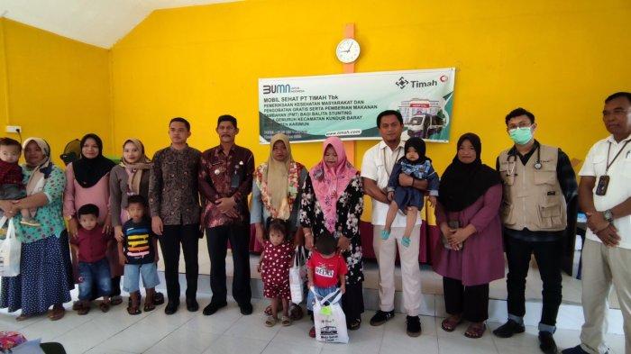 PT Timah Tbk Serahkan Puluhan Paket Makanan Tambahan ke Masyarakat ...