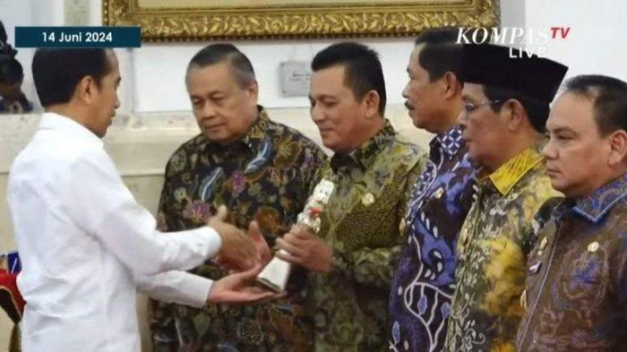 Sukses Kendalikan Inflasi, Gubernur Kepri Ansar Ahmad Terima Penghargaan dari Jokowi ...