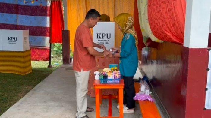 TPS di Pilkada Lingga 2024 Ini Buat Warga Senang, Ada Doorprize Buat ...