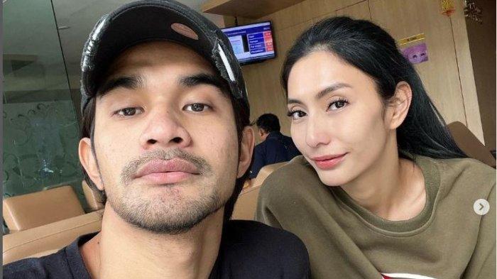 Profil Tengku Tezi, Calon Suami Tyas Mirasih Yang Terpaut Usia 7 Tahun Lebih Muda - Tribunbatam.id