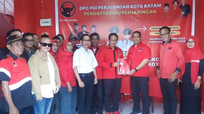 Pilkada Batam 2024, Udin P Sihaloho, Figur PDIP Pertama Daftar Cawawako ...