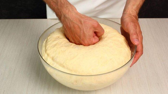 Alasan Kenapa Wajib Kempiskan Adonan Roti Setelah Mengembang ...
