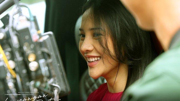 5 Potret Anya Geraldine Syuting Layangan Putus The Movie - Halaman all - Tribunbatam.id