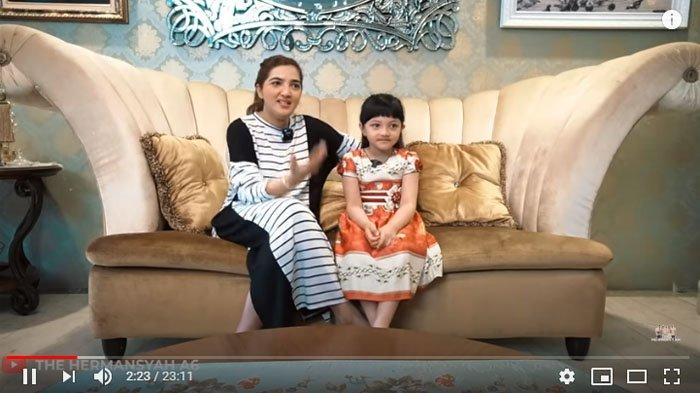 Foto Bareng Arsy di Gurun Dubai, Ashanty Pakai Kemben Merah Mewah ...