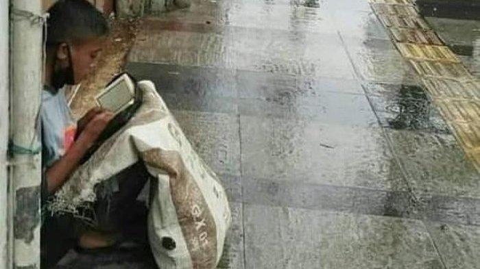 Ghifari Akbar Tahan Lapar dengan Mengaji, Pemulung Viral Baca Alquran ... Ghifari Akbar Tahan Lapar dengan Mengaji, Pemulung Viral Baca Alquran ...