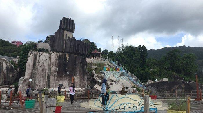 Jadi Ikon Wisata di Anambas, Ini Cerita di Balik Batu Tompak Tige ...