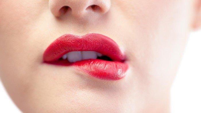 Bibir Atas Berkedut ternyata Punya Arti Tersembunyi, Ini Mitosnya ...