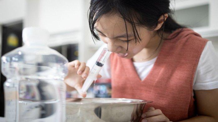 Manfaat Cuci Hidung dengan Larutan NaCl, Bisakah Atasi Anosmia ...