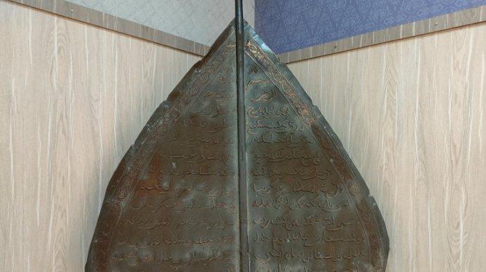 Sejarah dan Makna Cogan Sebagai Alat Kebesaran Kerajaan Johor Riau ...