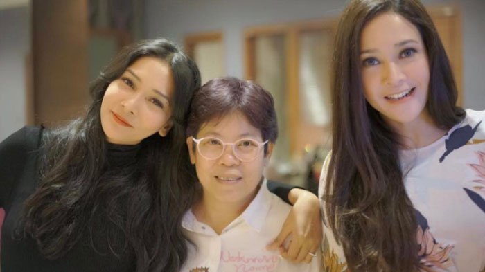 Reuni Duo Maia, Belahan Dada Maia Estianty Terlihat dan Bikin Netizen ...