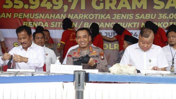 BREAKING NEWS - Satresnarkoba Polresta Barelang Tangkap Pasutri Bawa Sabu 36 Kg - Tribunbatam.id