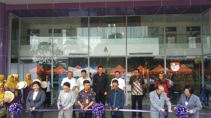 Amsakar Achmad Resmikan Gedung Baru Sekolah Yehonala Batam - Tribunbatam.id