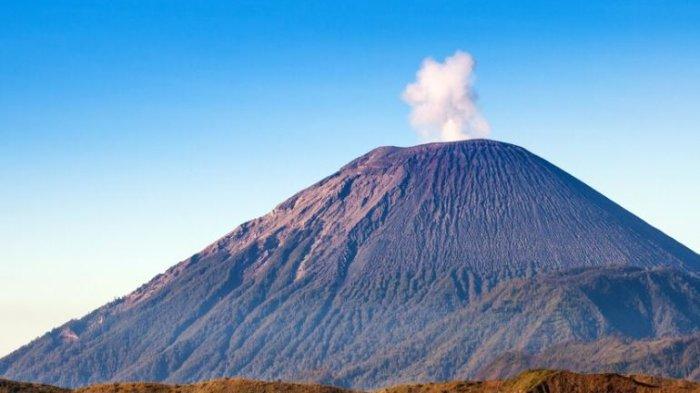 Mount Semeru Erupts, Spews Hot Ash as high as 500 Meters - Tribunbatam.id