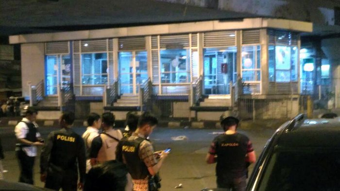 Personel Keamanan Ditambah, Halte Transjakarta Kampung Melayu Kembali ...