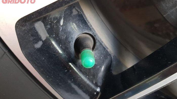 Ternyata Ini Alasannya Mengapa Tutup Pentil Ban Mobil Isi Angin ...