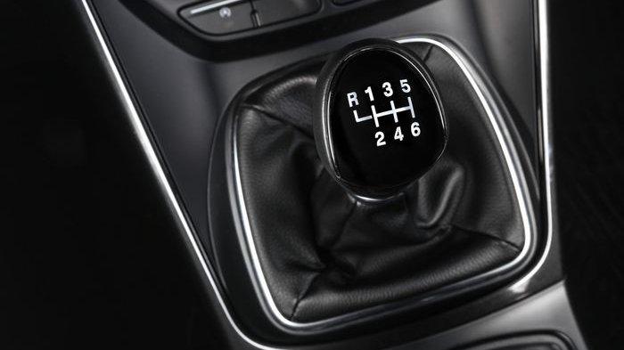 Begini Lho Keunggulan Mobil Tranmisi Manual Ketimbang Mobil Matik ...
