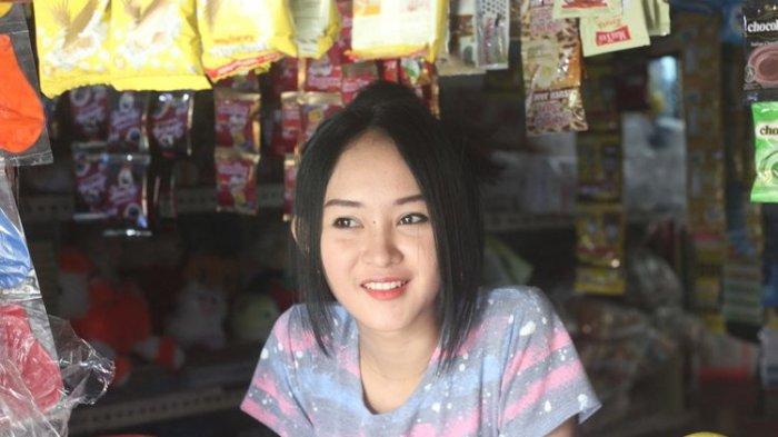 Potret Cantik Intan Rose, Gadis Penjaga Warung yang Mirip Anya Geraldine, Bikin Pembeli Betah ...