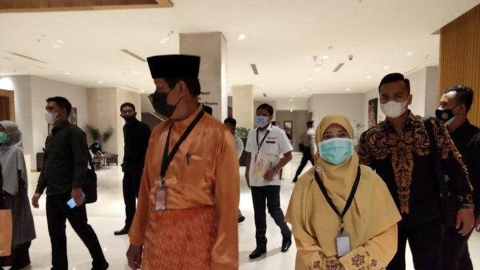 Mengenal Baju Kurung Cekak Musang, Dikenakan Isdianto dan Ansar Ahmad saat Debat Pilkada Kepri ...