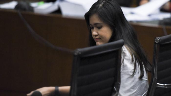 HAH? Betulkan Ada Orang Misterius yang Diduga Meracun Mirna ...