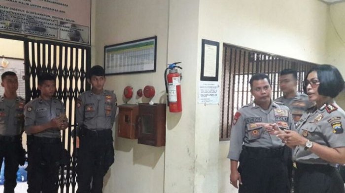 Alasan Numpang Shalat. Diperiksa Tak Mau. Ternyata Pria Ini Bawa ...