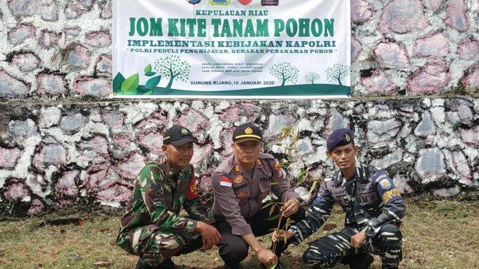 Keep Nature Beautiful, the Gunung Kijang Police Chief, TNI and the ...