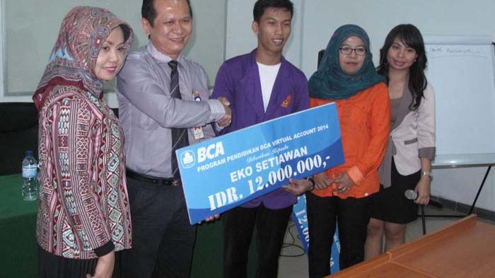 Dua Mahasiswa ‎Putera Batam Raih Undian BCA, Dapat Rp 12 Juta ...