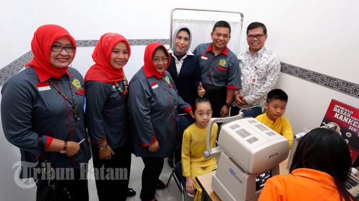 Cegah Kebutaan. LKKS Provinsi Kepri Gelar Pemeriksaan Mata Usia Dini. Noorlizah Dampingi Pelajar ...