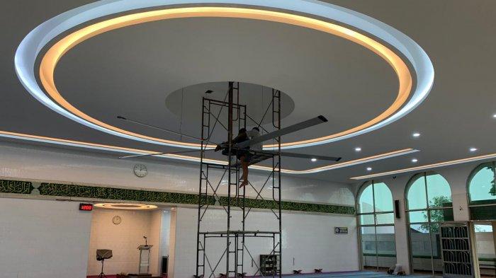 2 Kipas Raksasa di Masjid Modern Tertua Batam Diklaim Terbesar dan ...