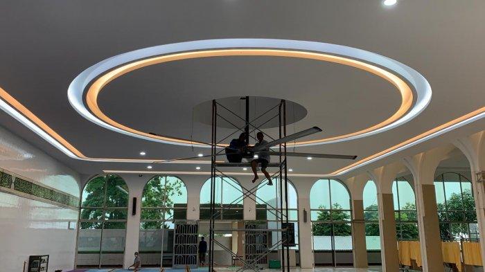 2 Kipas Raksasa di Masjid Modern Tertua Batam Diklaim Terbesar dan ...
