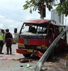 BREAKING NEWS, Bimbar Tabrak Emak-emak Bawa Motor di Batam - Tribunbatam.id