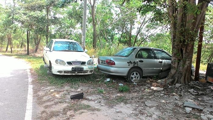 Di Batam Sudah Banyak 'Kuburan' Mobil-mobil Tua di Pinggir Jalan ...