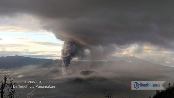 Gunung Bromo Meletus, Sejak Senin Pagi Sudah 5 Kali Letusan Masyarakat ...